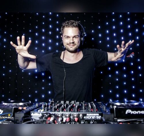 Download Chris Veron – Bluster Of The Moon Chart 2023 - DJ Sound Top